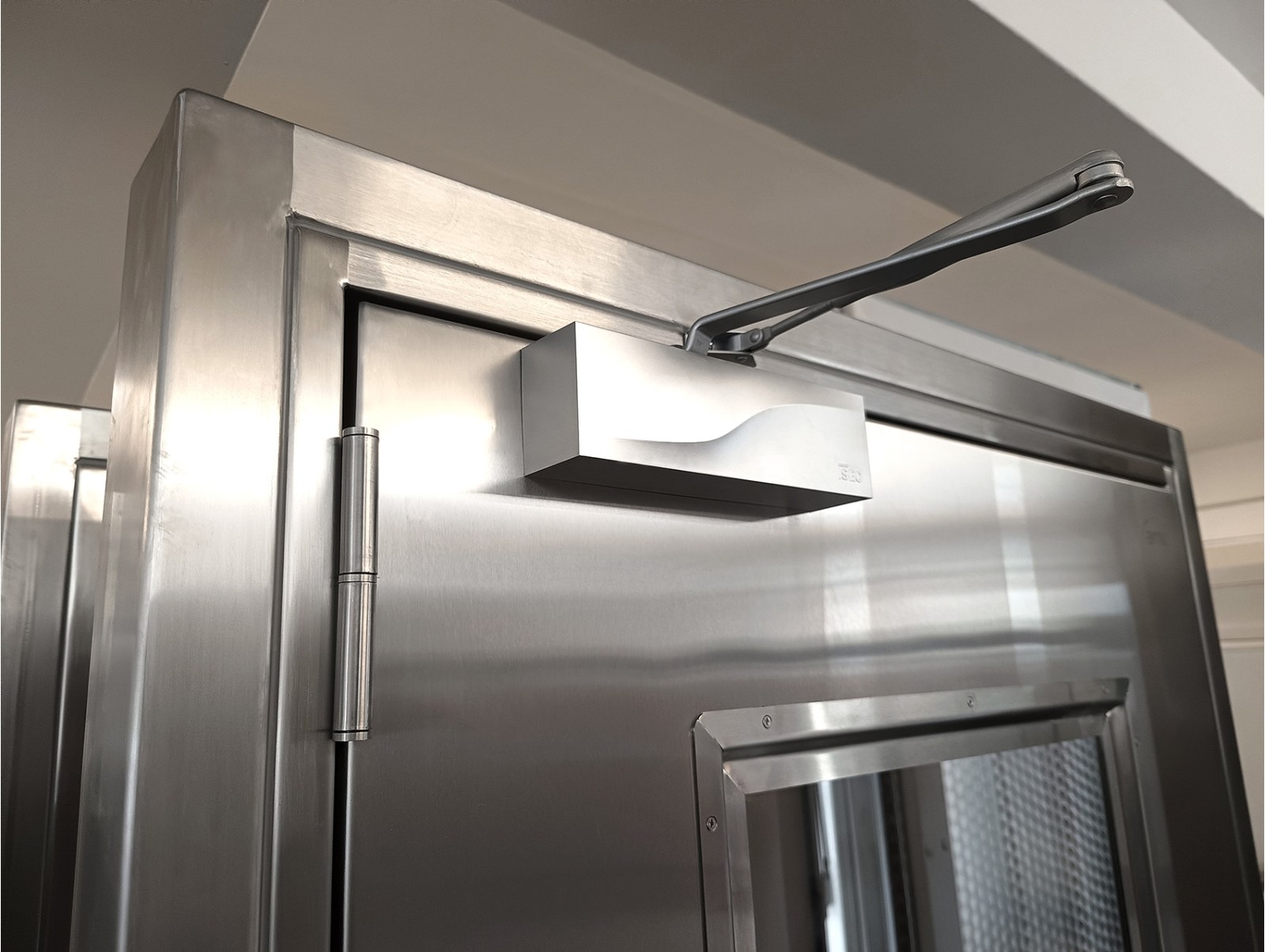 Food processing doors | American Motors Pilalis (AMP)