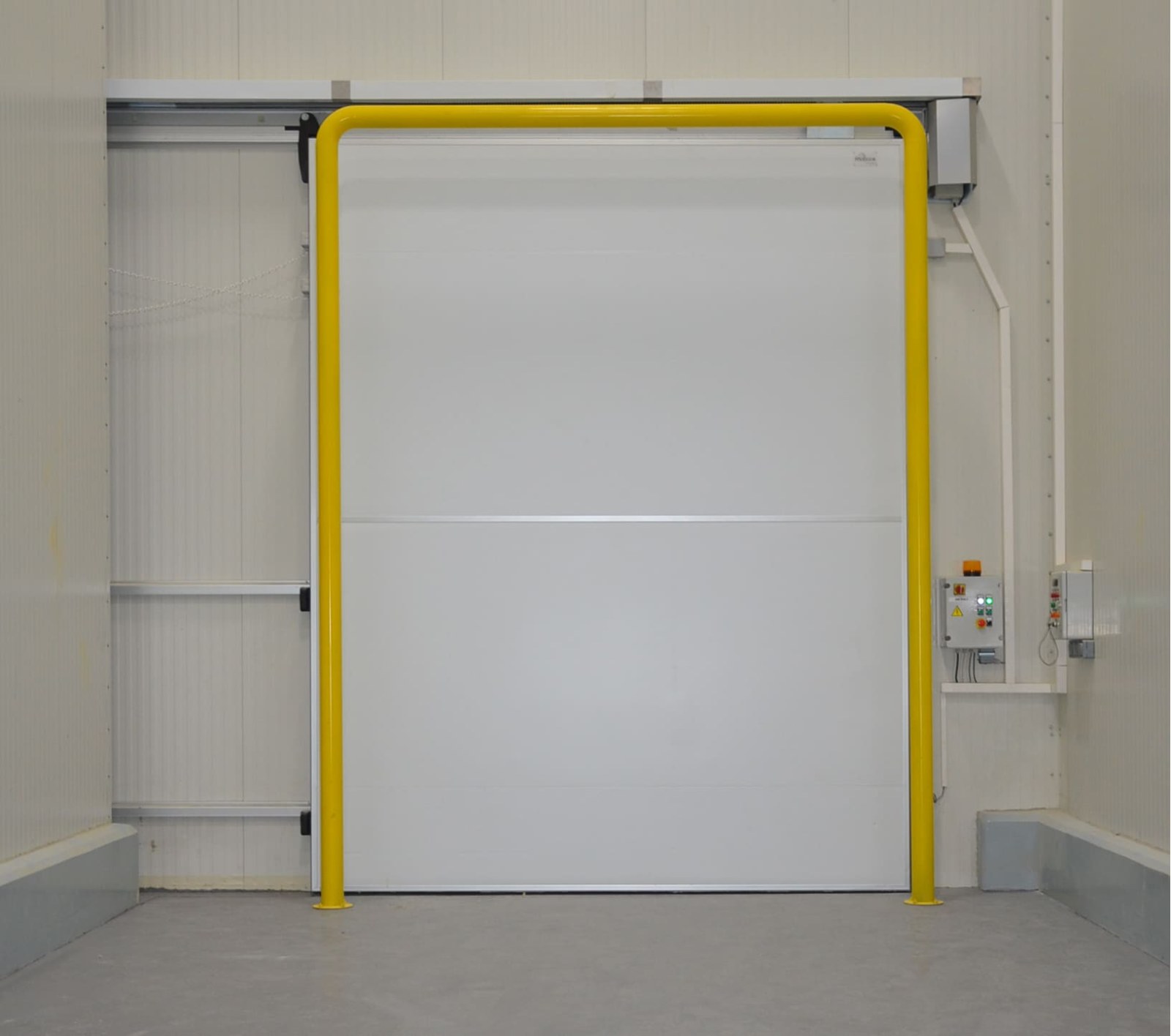 Electric sliding door for cold rooms | American Motors Pilalis (AMP)