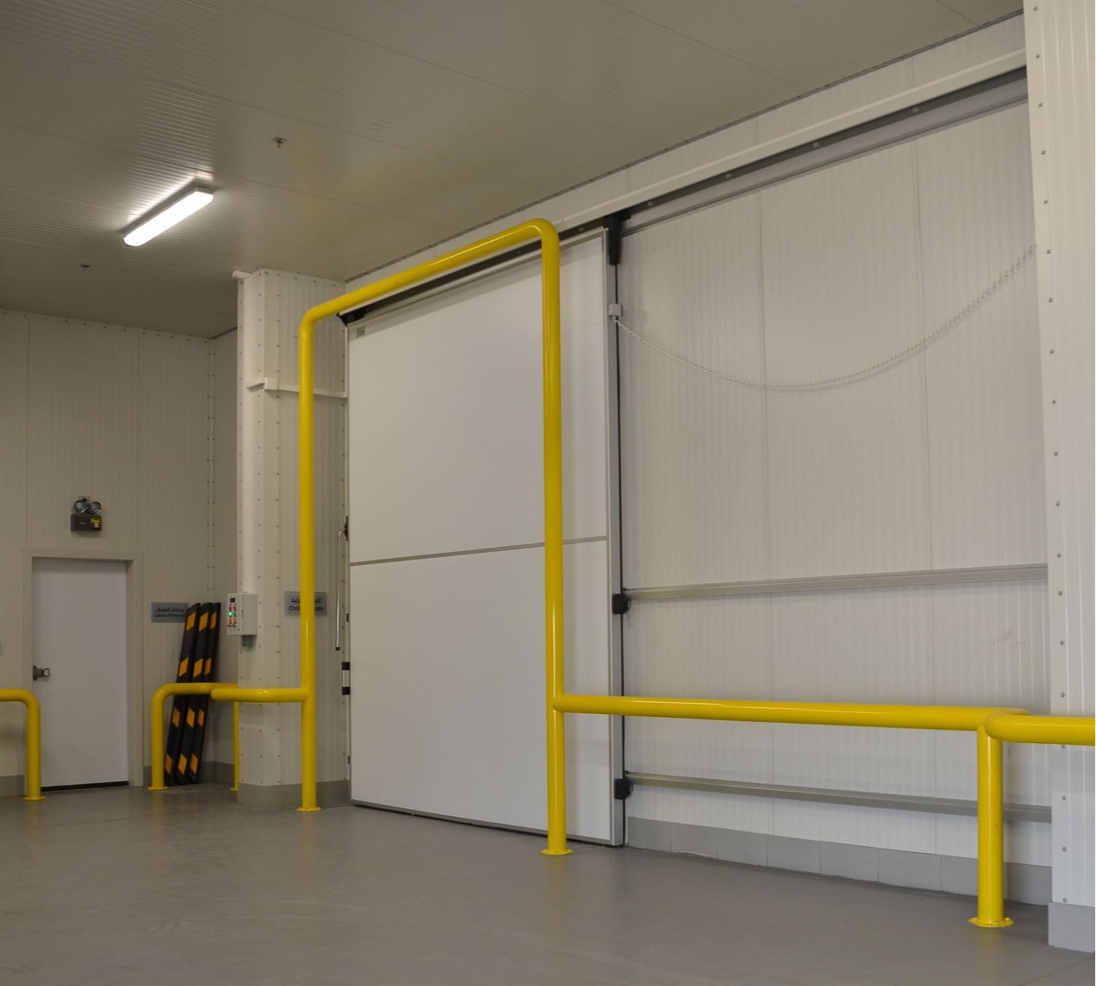 Electric sliding door for cold rooms | American Motors Pilalis (AMP)