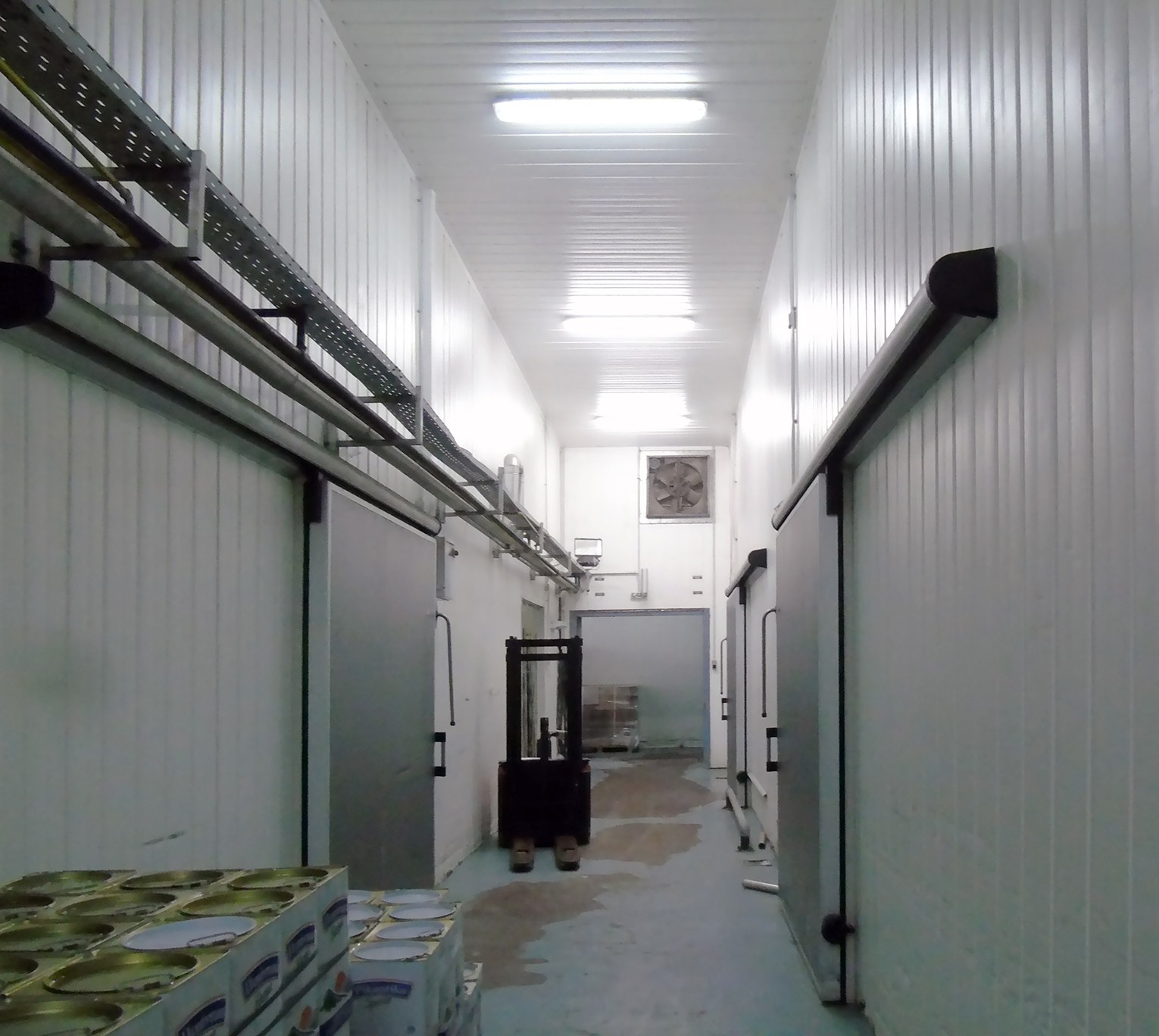 Sliding door for cold rooms | American Motors Pilalis (AMP)