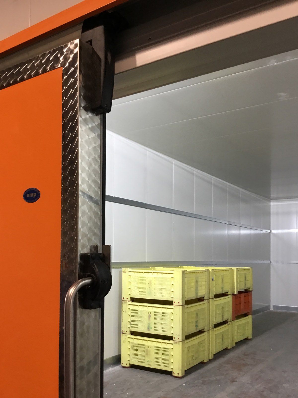 Sliding door for cold rooms | American Motors Pilalis (AMP)